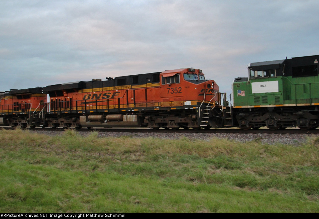 BNSF 7352